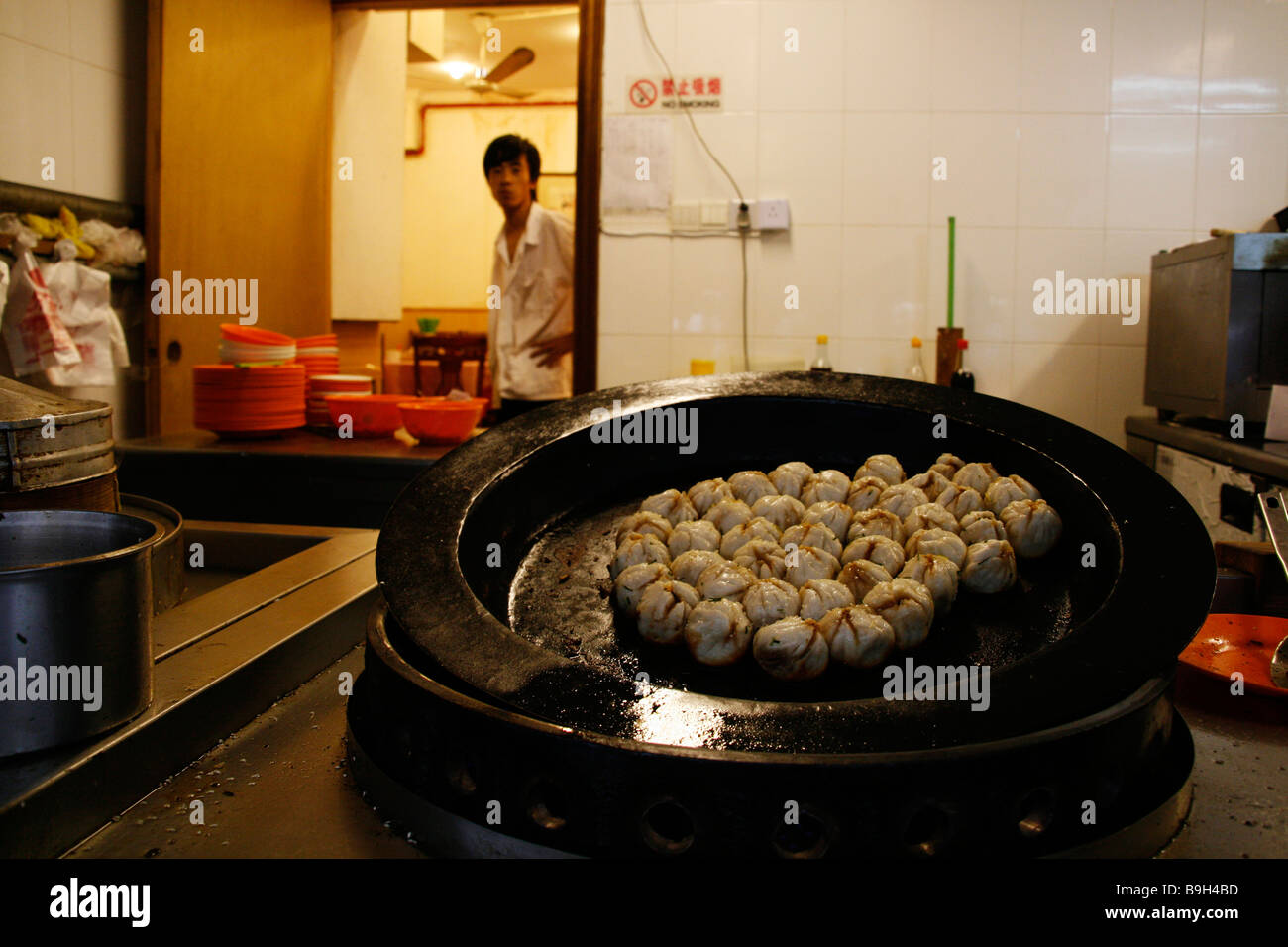 China restaurant kitchen hi-res stock photography and images - Alamy