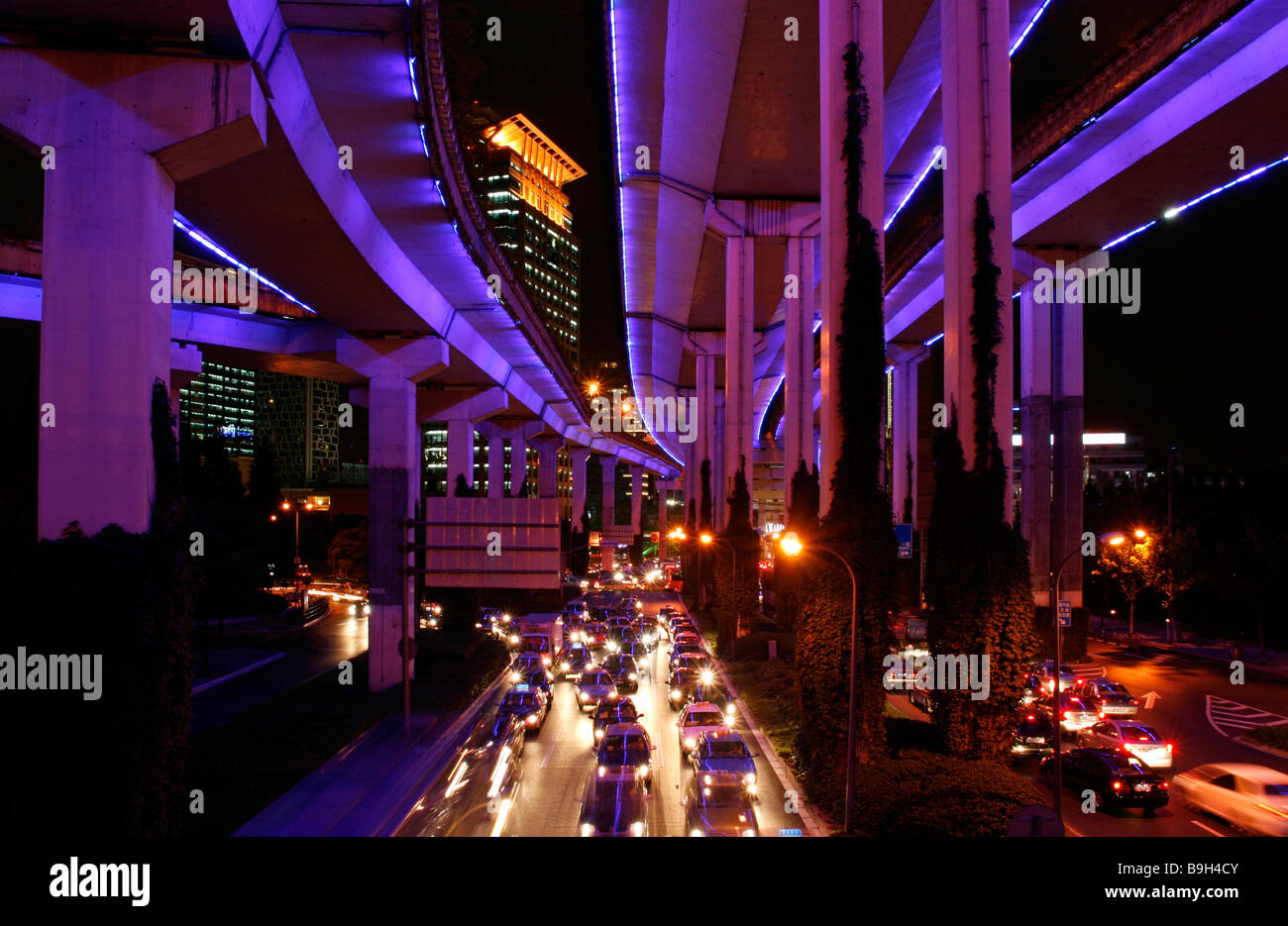 China, Shanghai. Busy road in Shanghai Stock Photo - Alamy