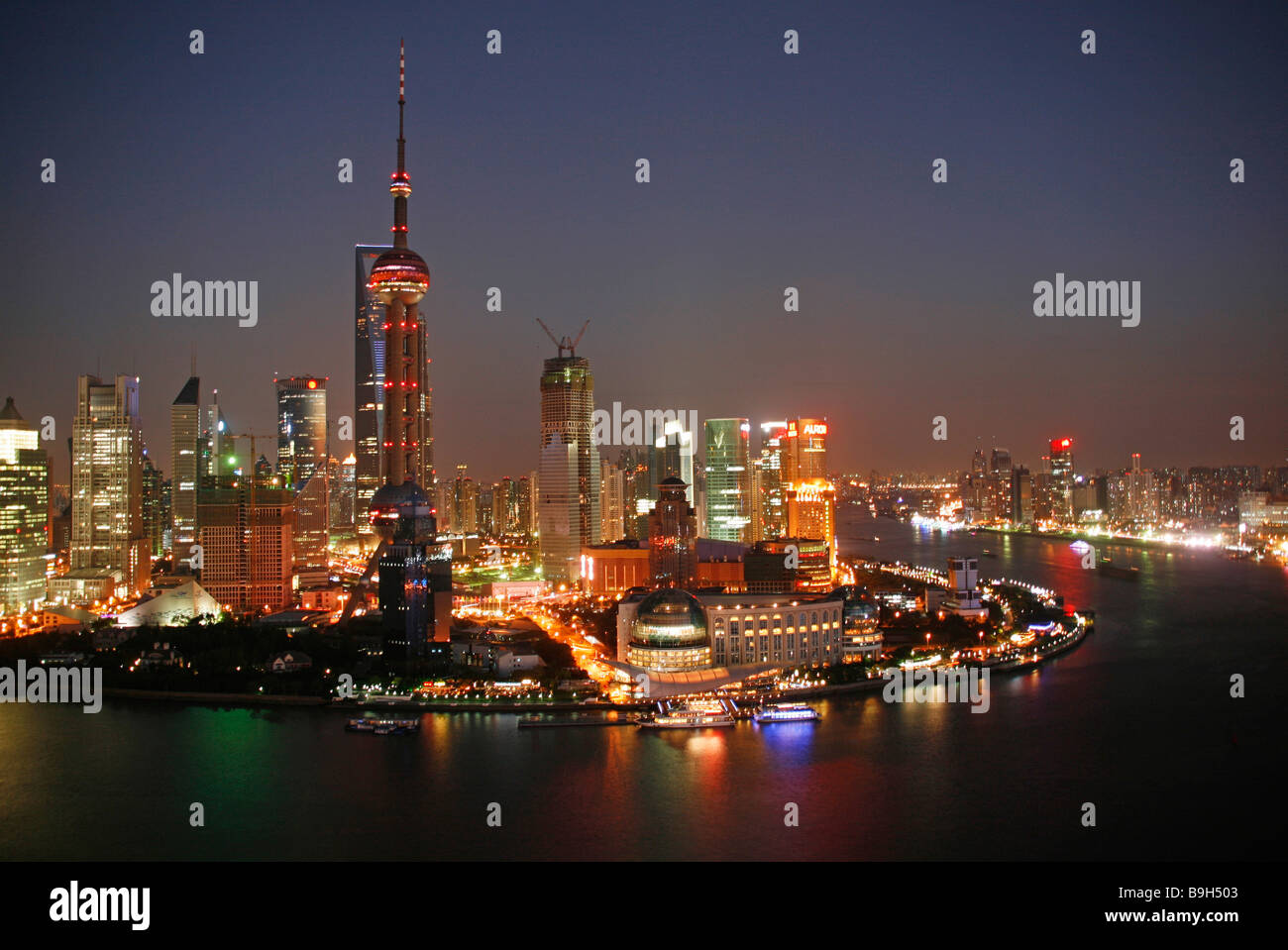 The bund bar hi-res stock photography and images - Alamy