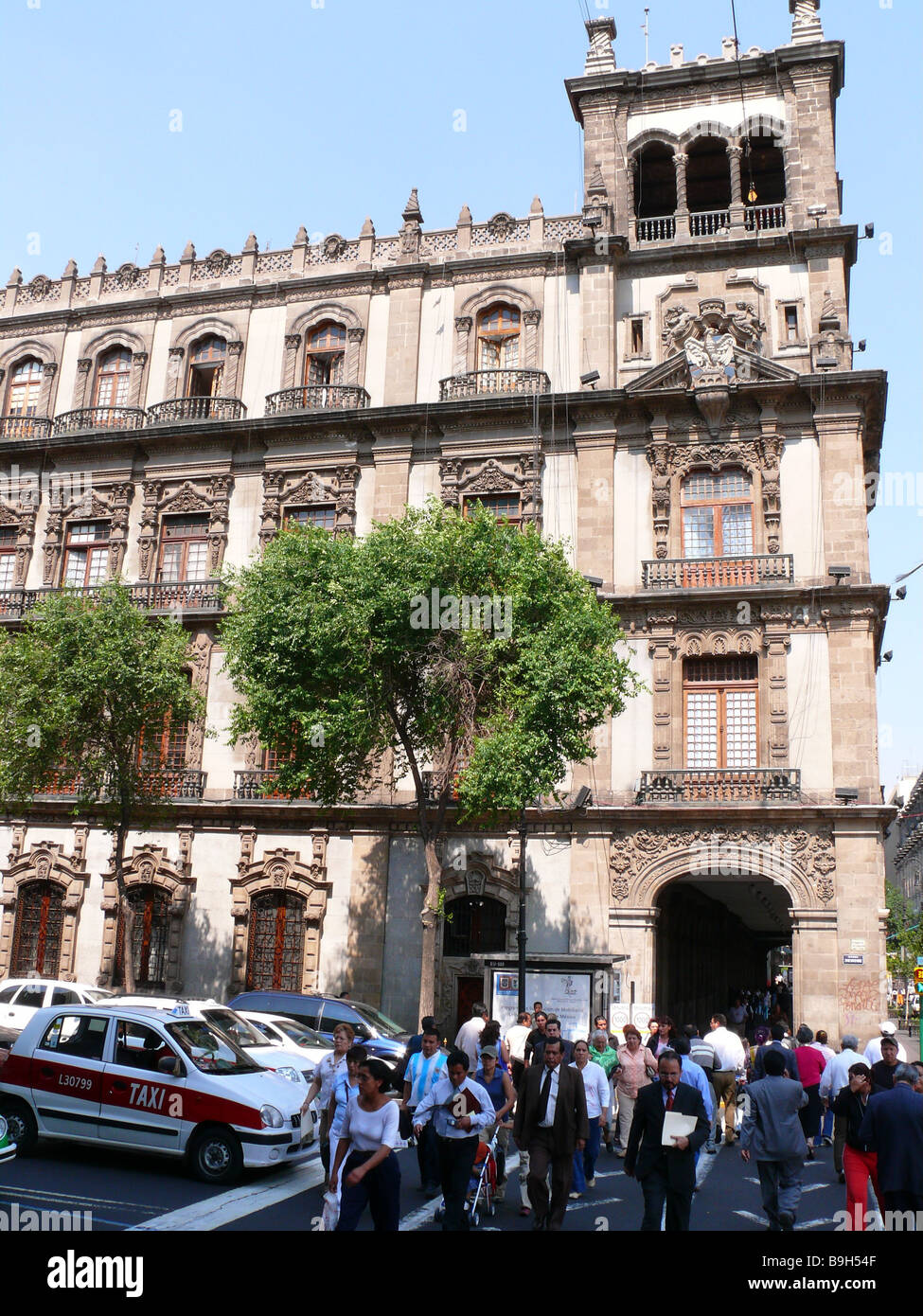 Mexico Mexico-city buildings passers-by street crosses Latin America ...