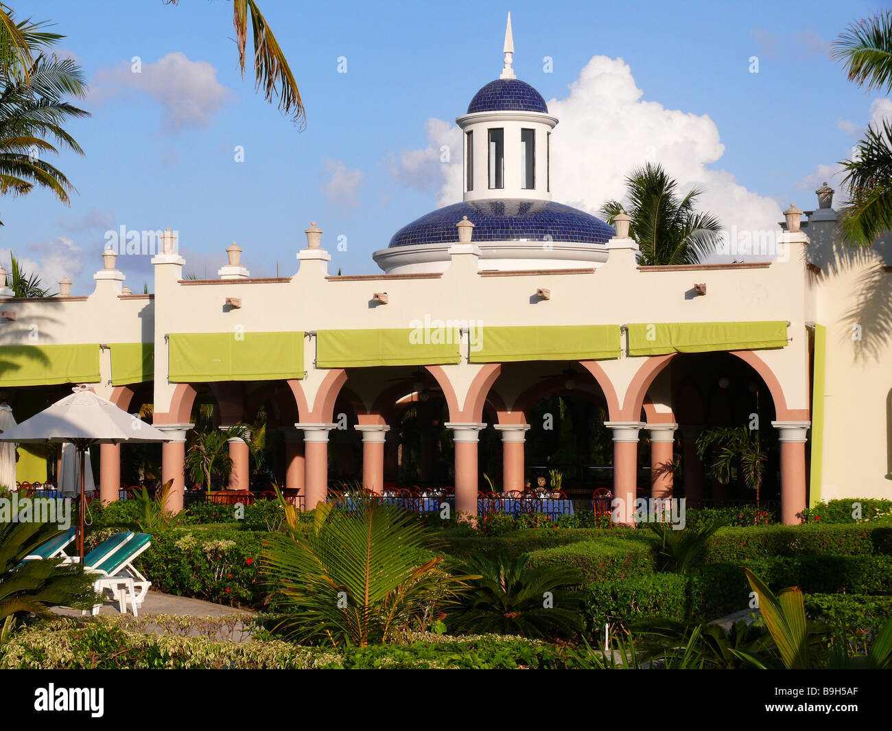 Mexico Yucatan Playa Del Carmen Hotel-Riu-Palace-Mexico park restaurant ...
