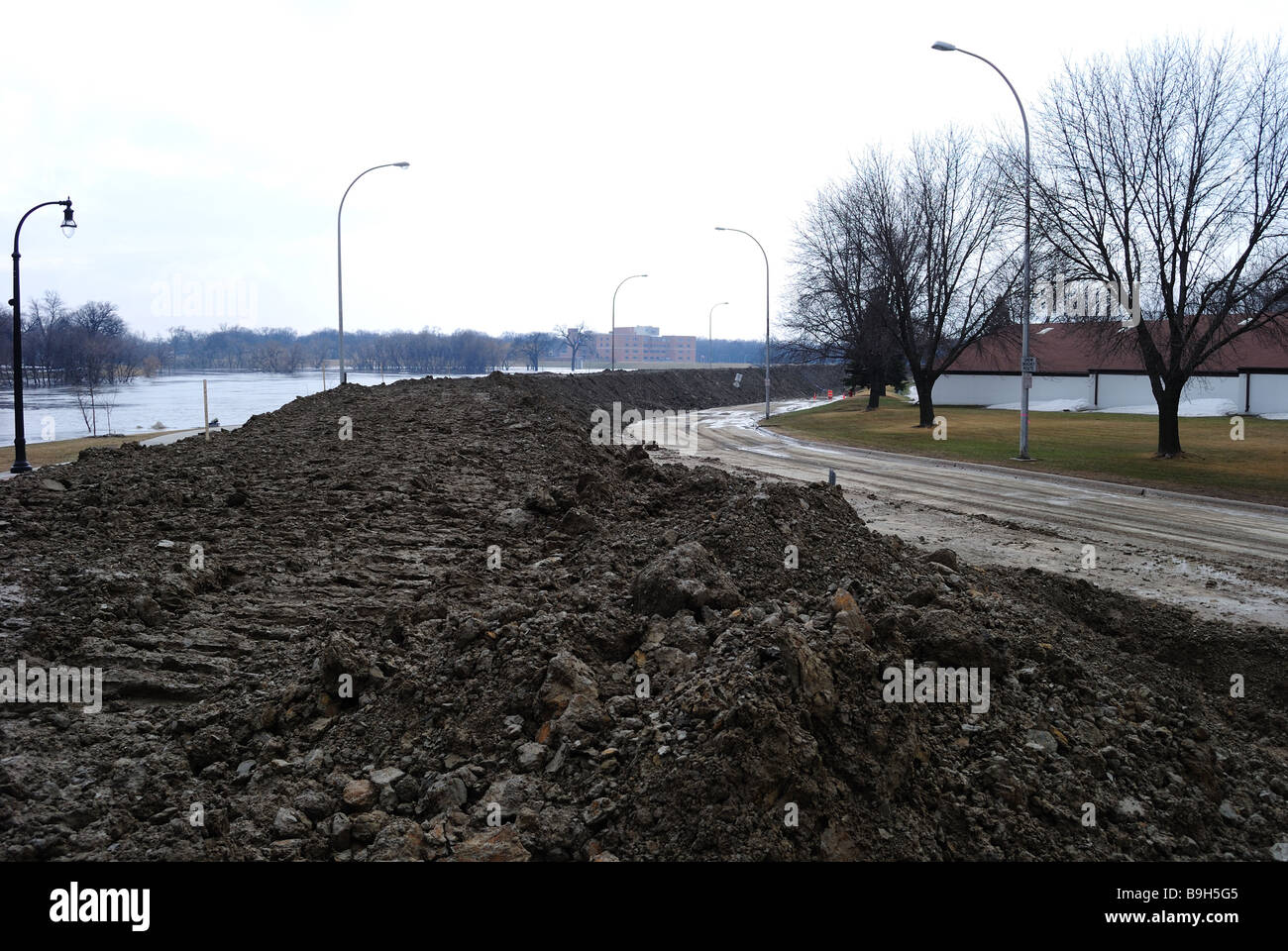 Earthen dike on the Red River in Fargo Stock Photo - Alamy