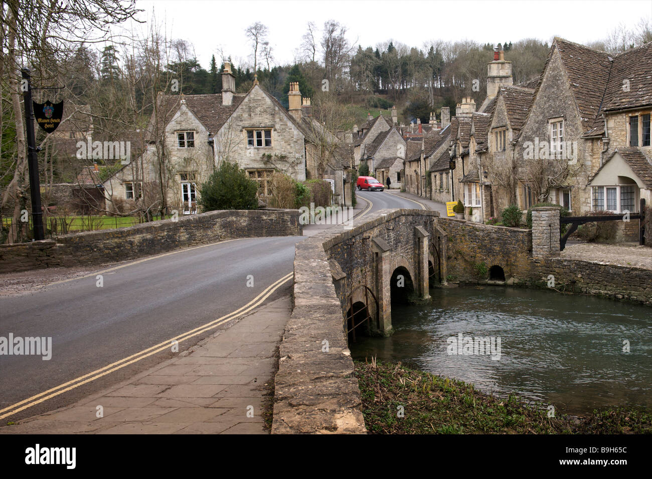 Old brick stone bridges hi-res stock photography and images - Alamy
