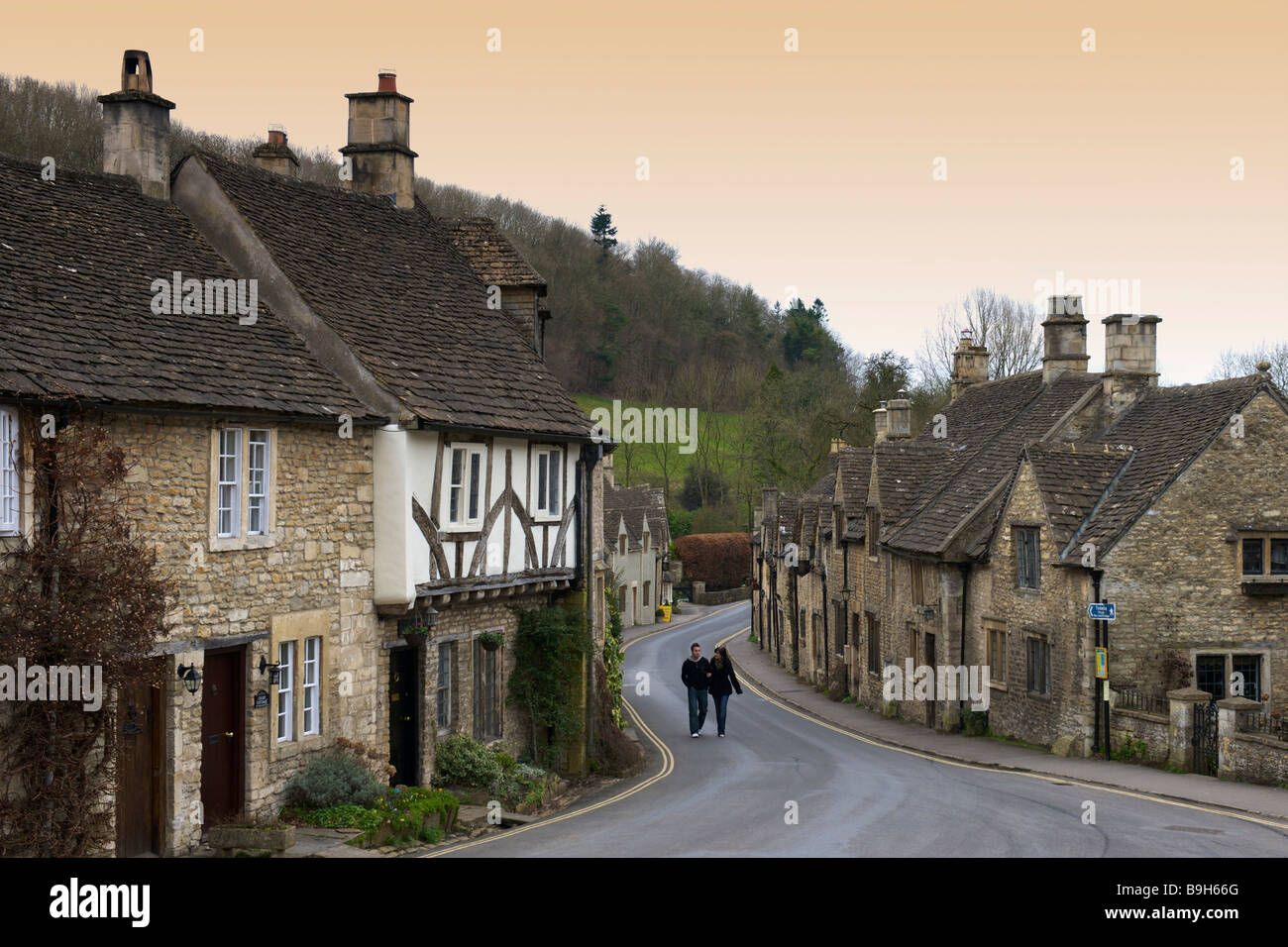 Street scene,Castle Coombe,Wiltshire Stock Photo - Alamy