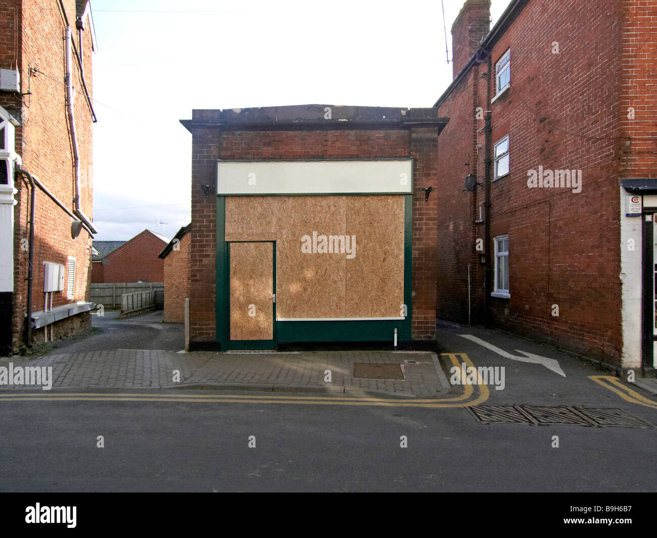 Boarded up empty high hi-res stock photography and images - Alamy