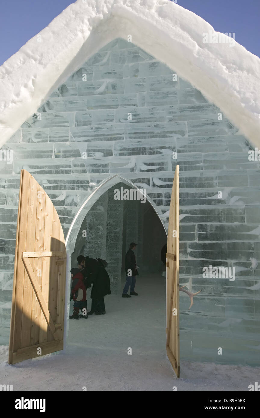 Ice hotel quebec construction hi-res stock photography and images - Alamy