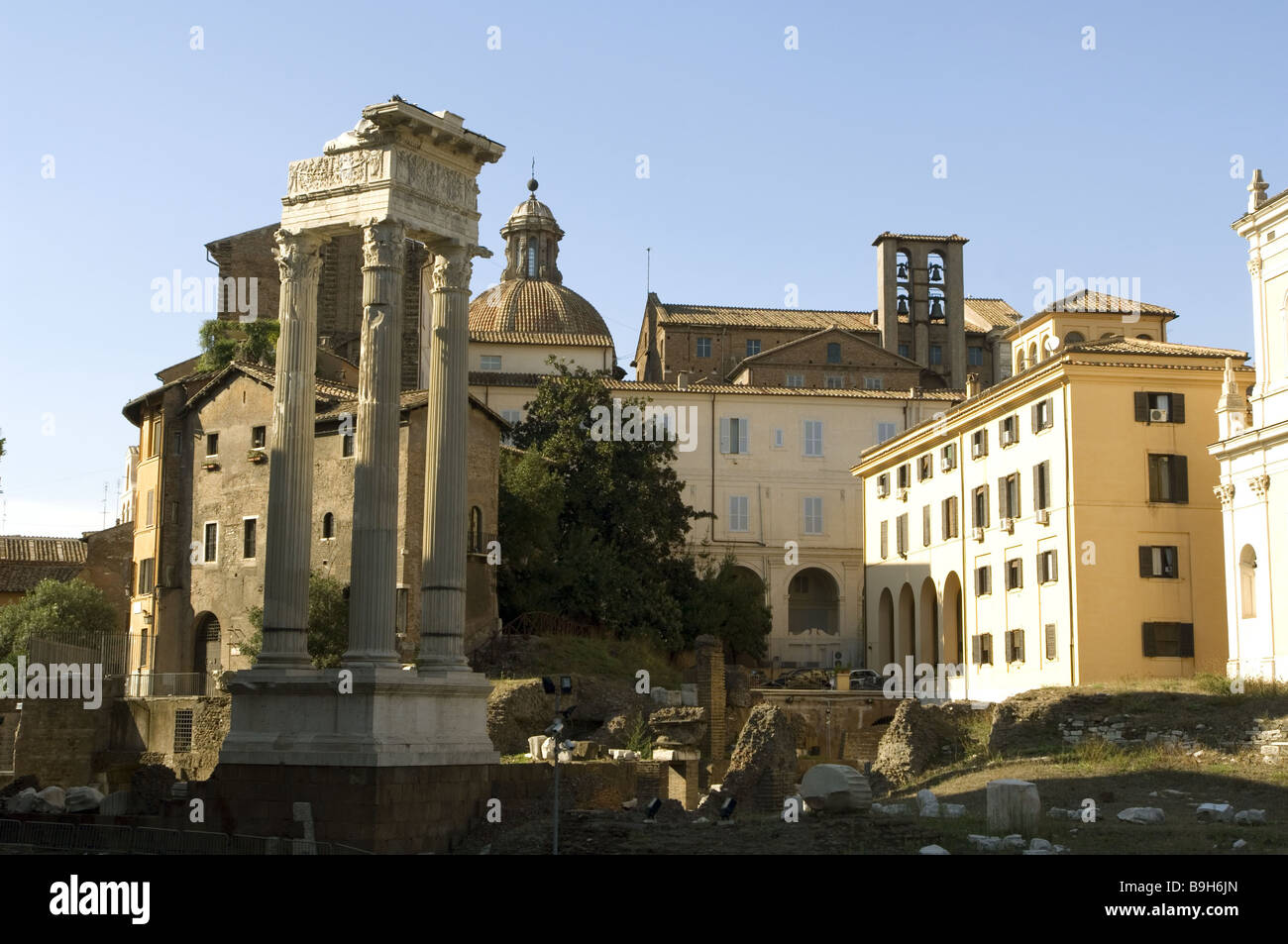 Italy Rome via Del Portico di Ottavia temple-fragments columns ...