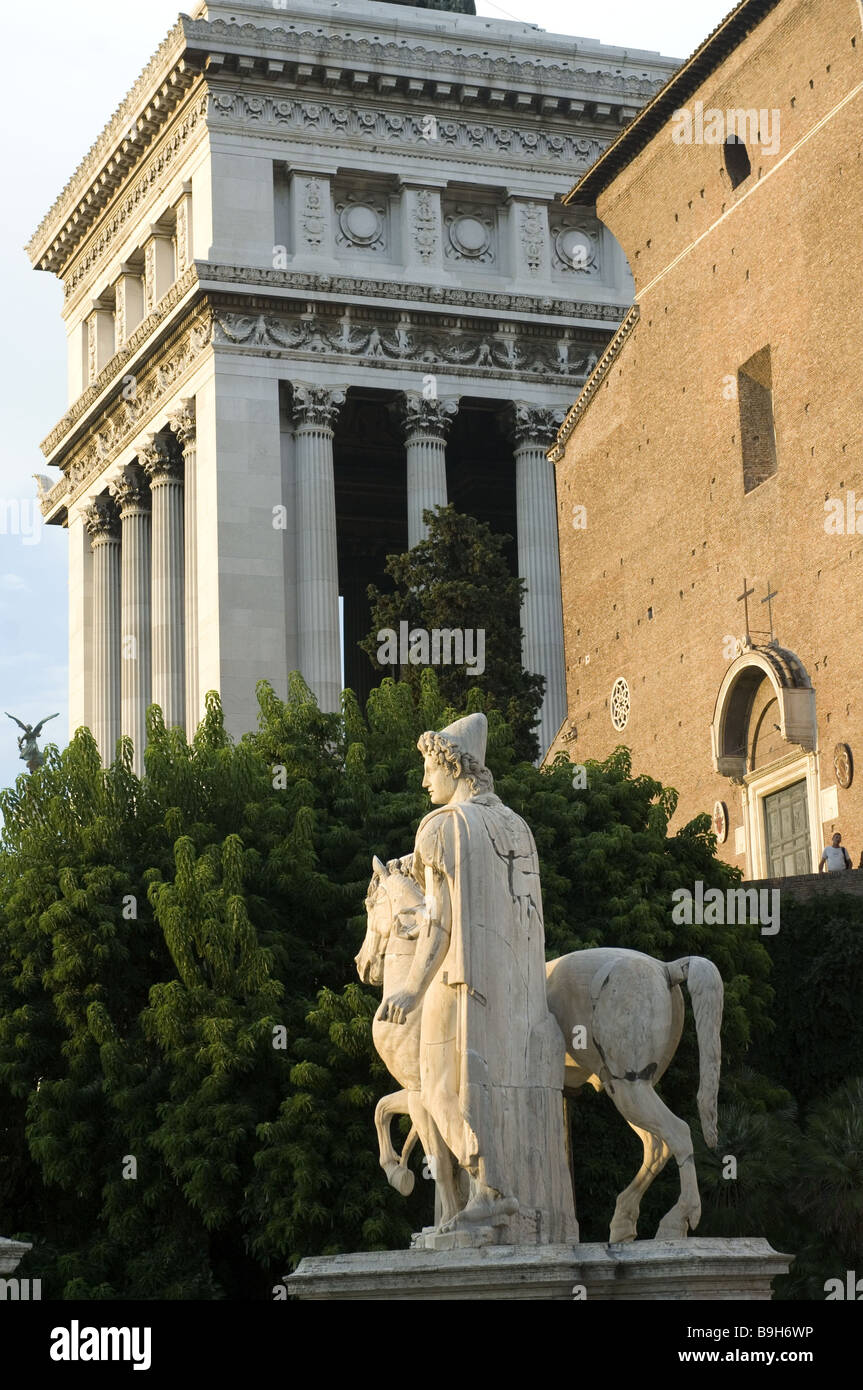 National monument to viktor emanuel ii hi-res stock photography and ...