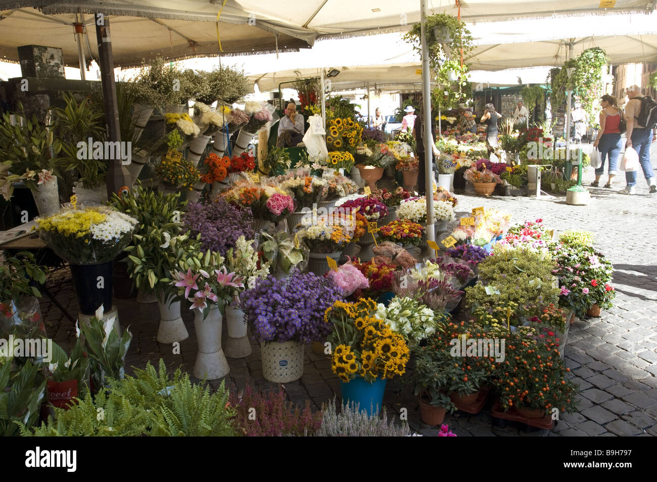 Italy Rome Campo dei Fiori market-stands Stock Photo - Alamy