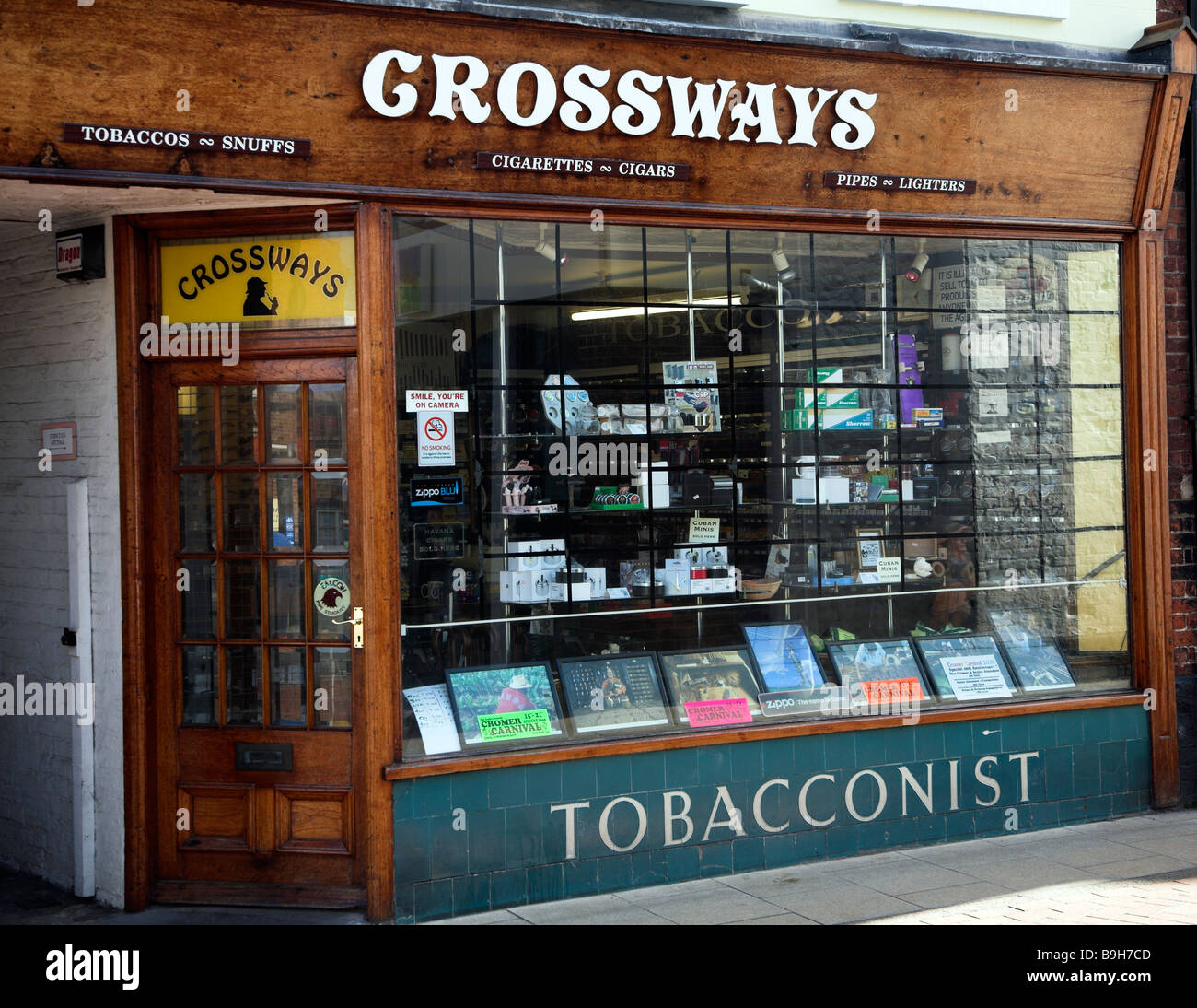 Tobacconist hi-res stock photography and images - Alamy