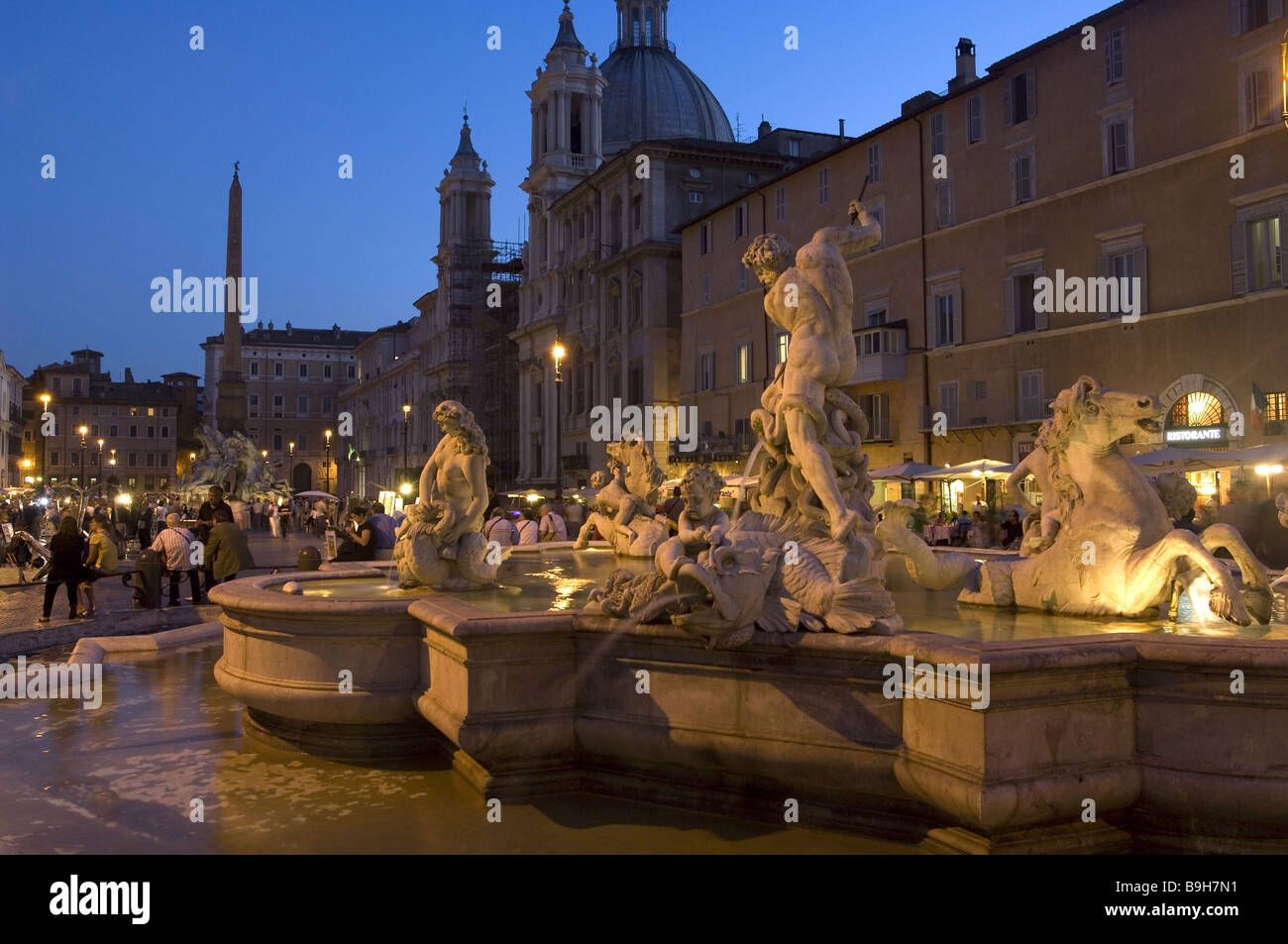 Fontana di nettuno in piazza hi-res stock photography and images - Alamy