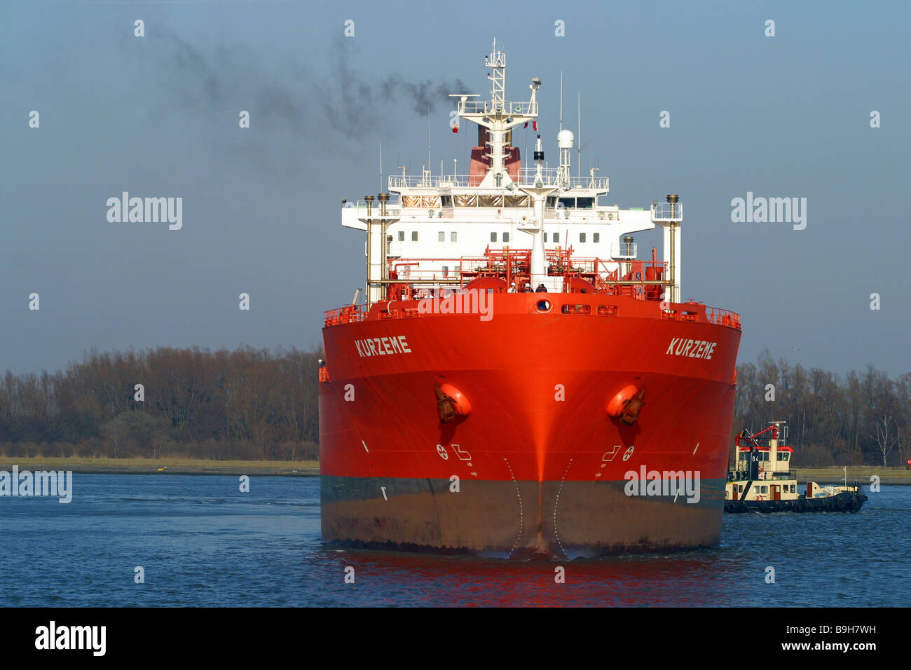 Tanker bow hi-res stock photography and images - Alamy