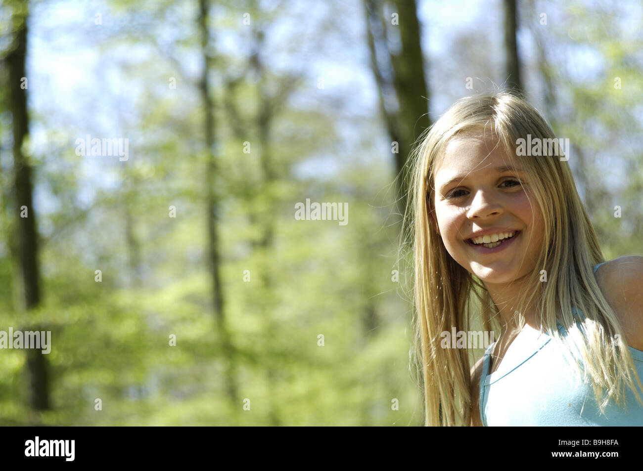 girl outside portrait Stock Photo - Alamy