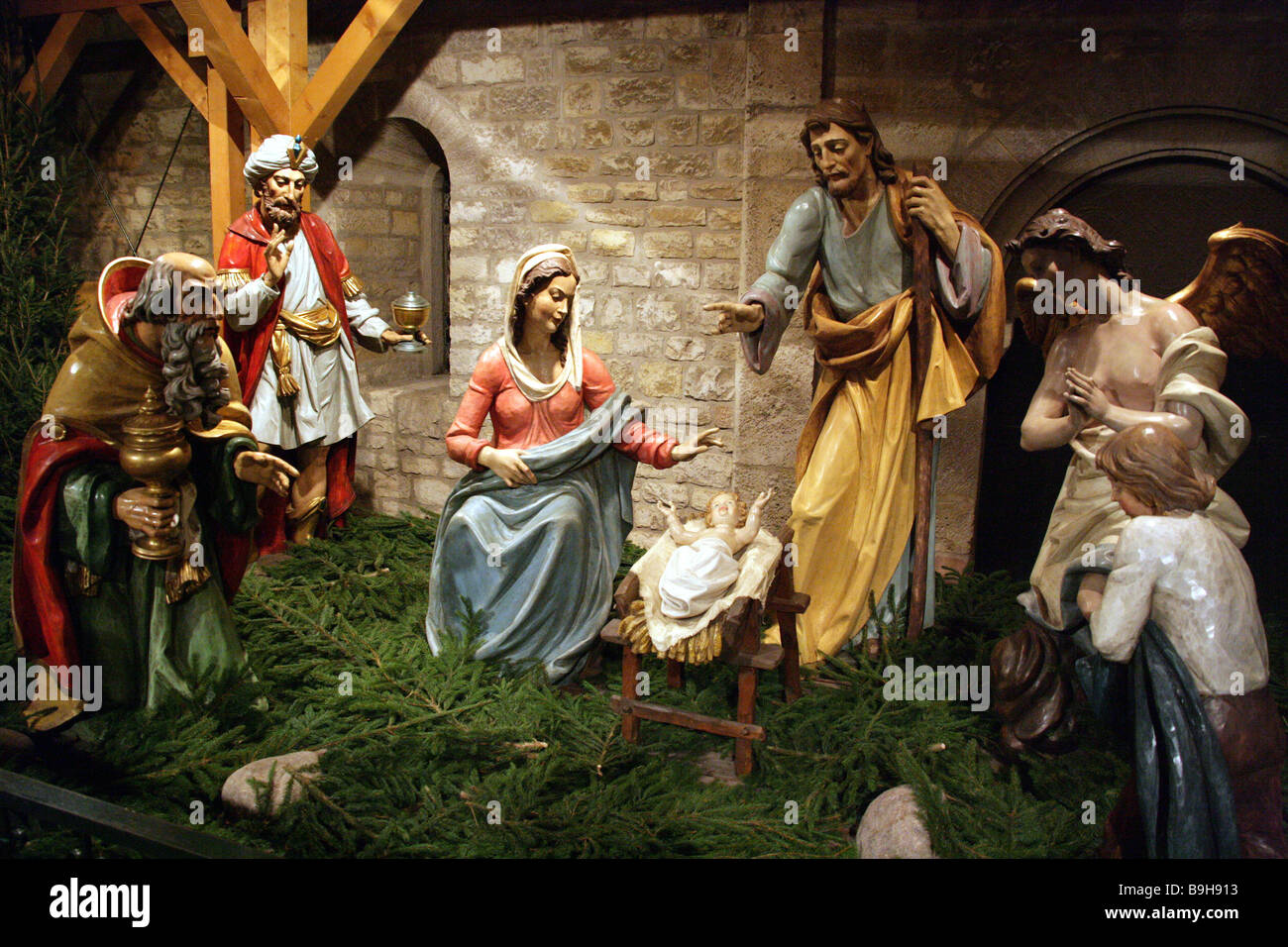 Life size figures hi-res stock photography and images - Alamy