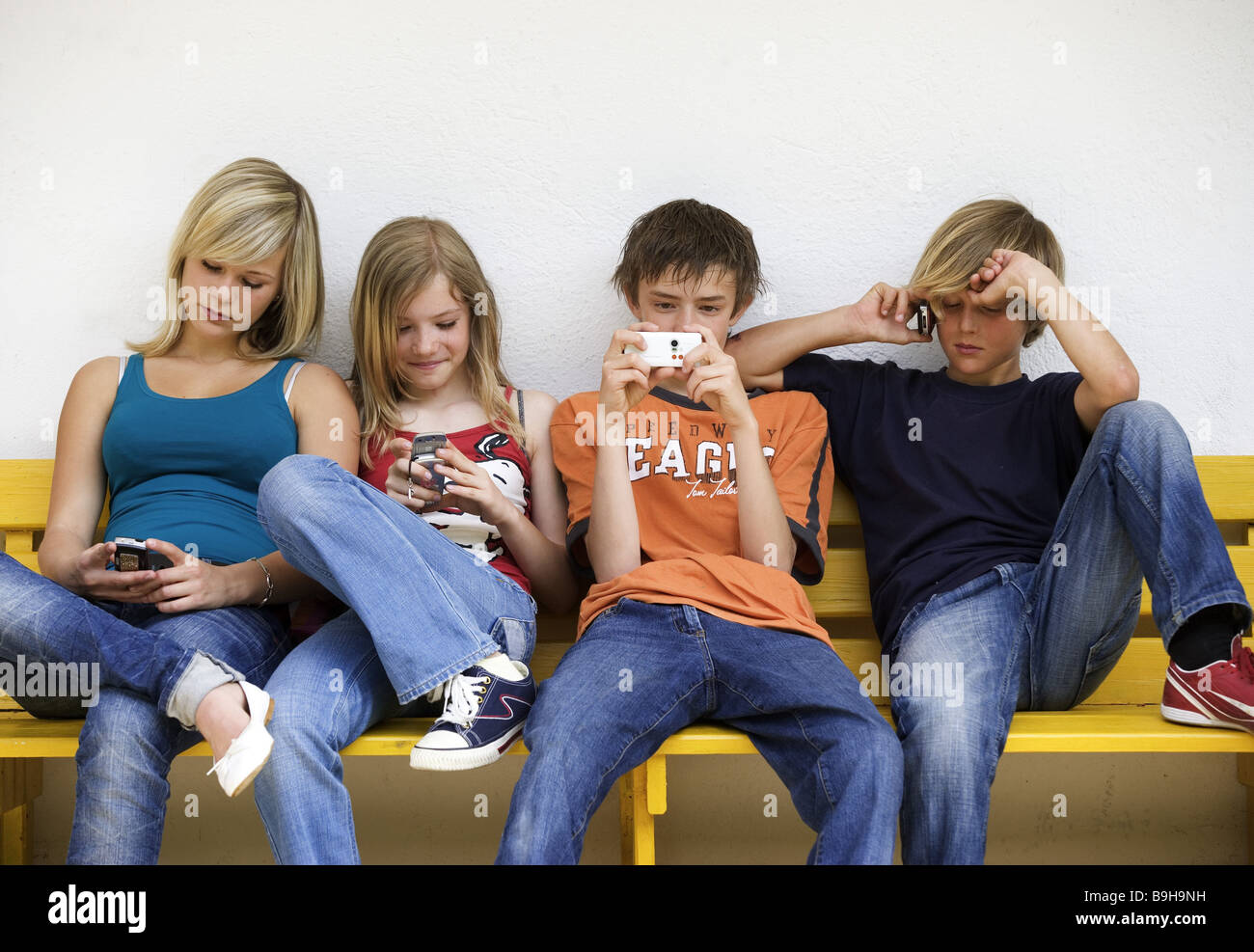 teenager mobile phone Stock Photo - Alamy