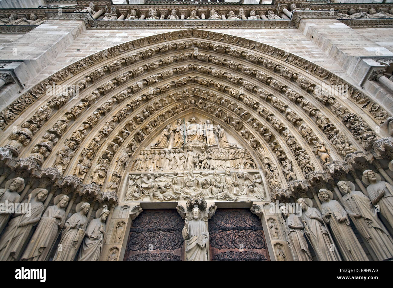 Entrance door notre dame cathedral hi-res stock photography and images ...