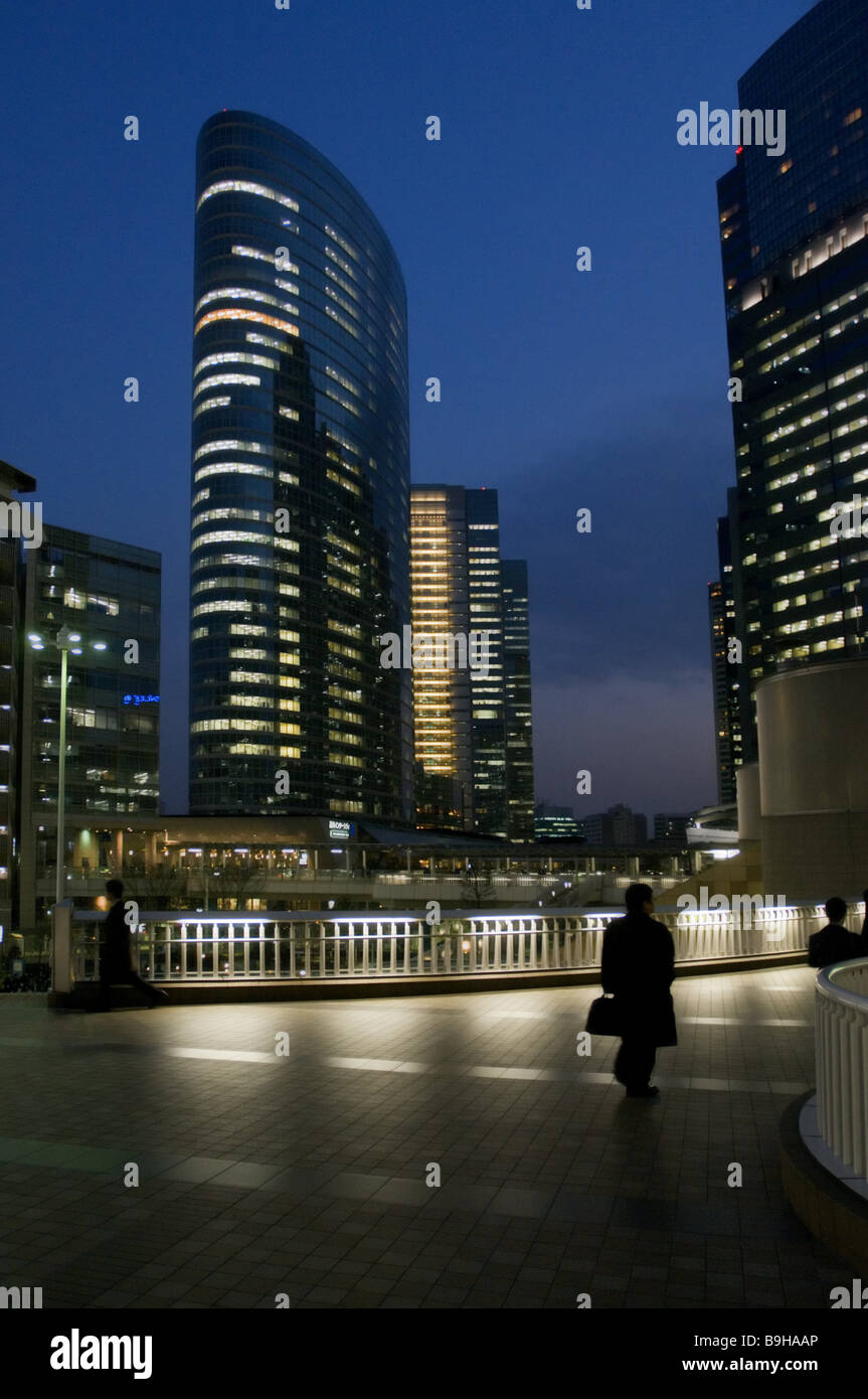 Japan Tokyo east Side high-rises Shinagawa station people evening ...