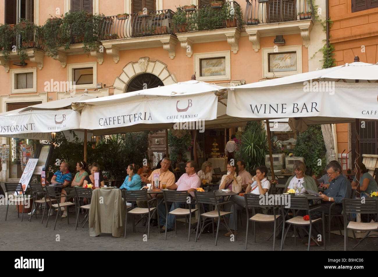 Italy Rome piazza Navona restaurant guests outside Stock Photo - Alamy