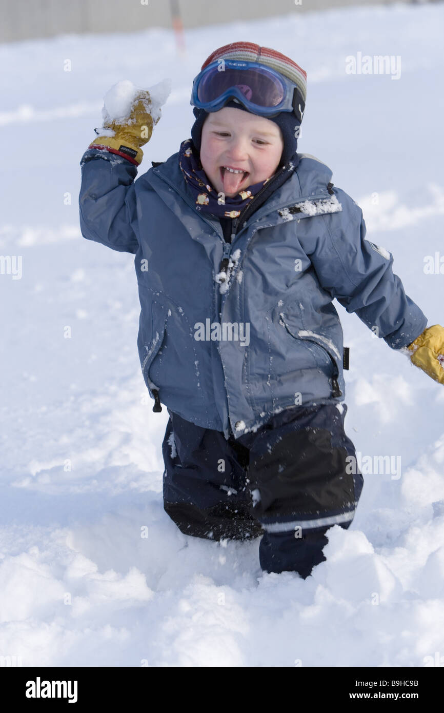 Small snowball hi-res stock photography and images - Alamy