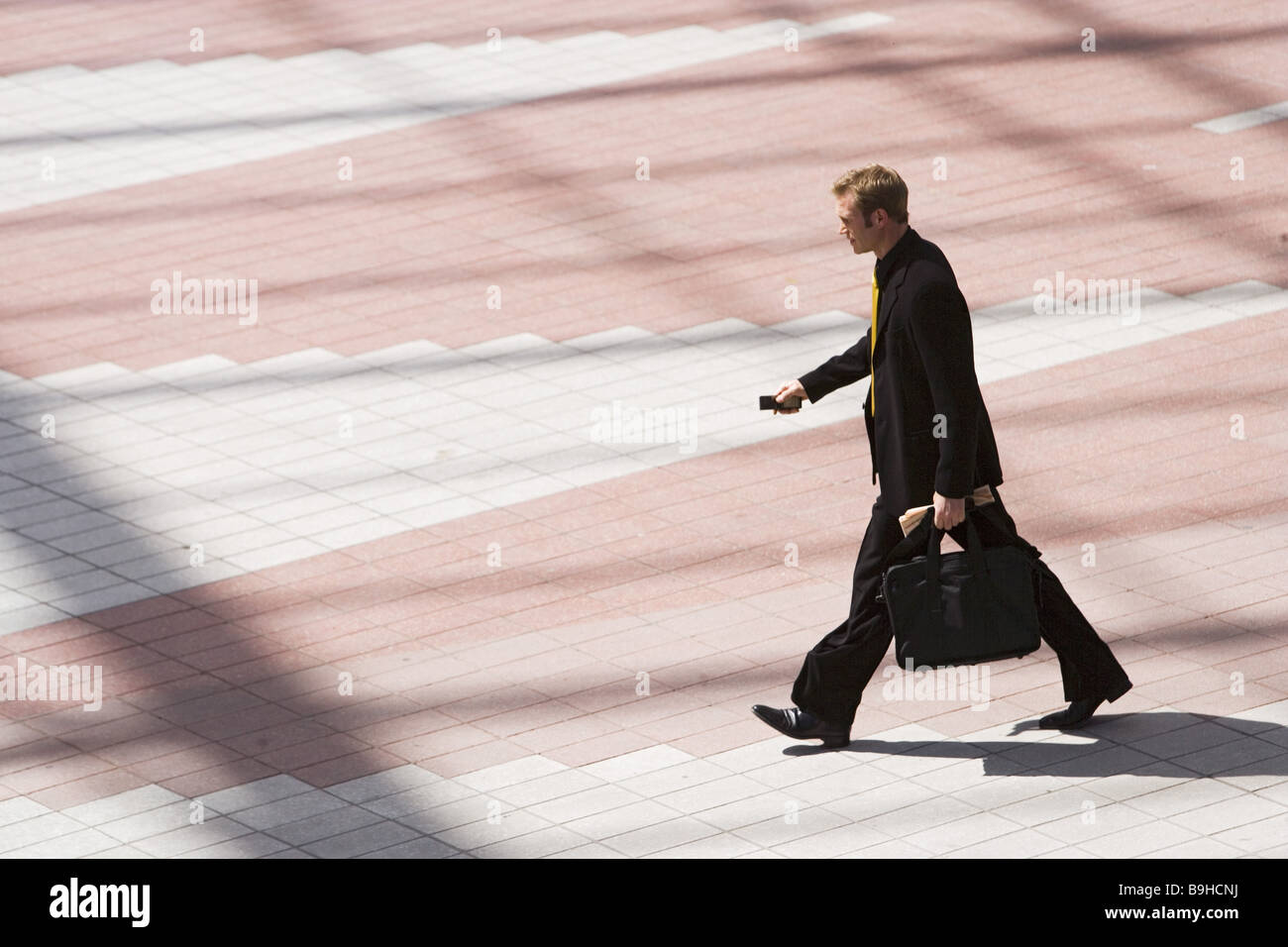 Go businessman movement cell phone portfolio Stock Photo - Alamy