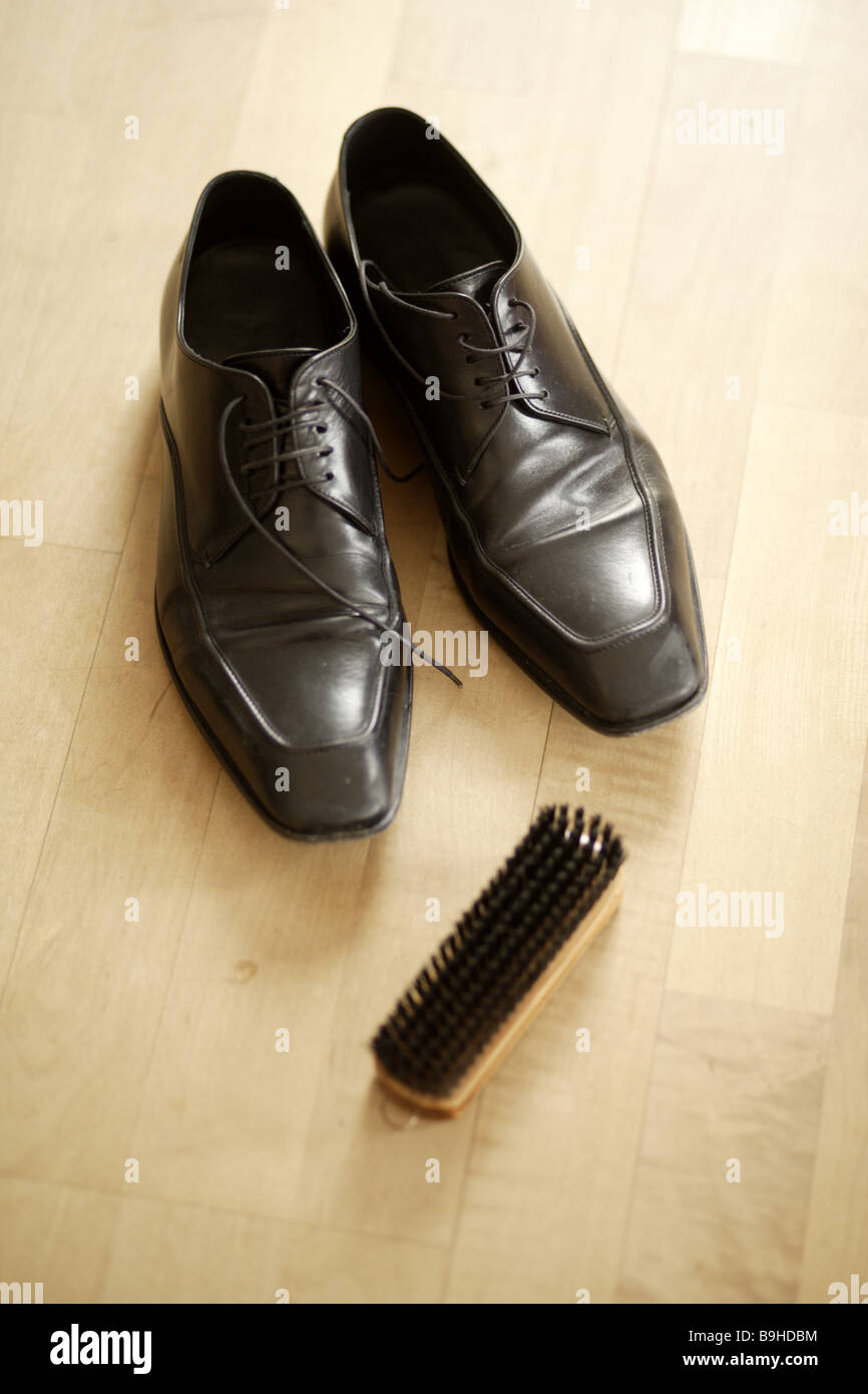 Man-shoes brushing Stock Photo - Alamy
