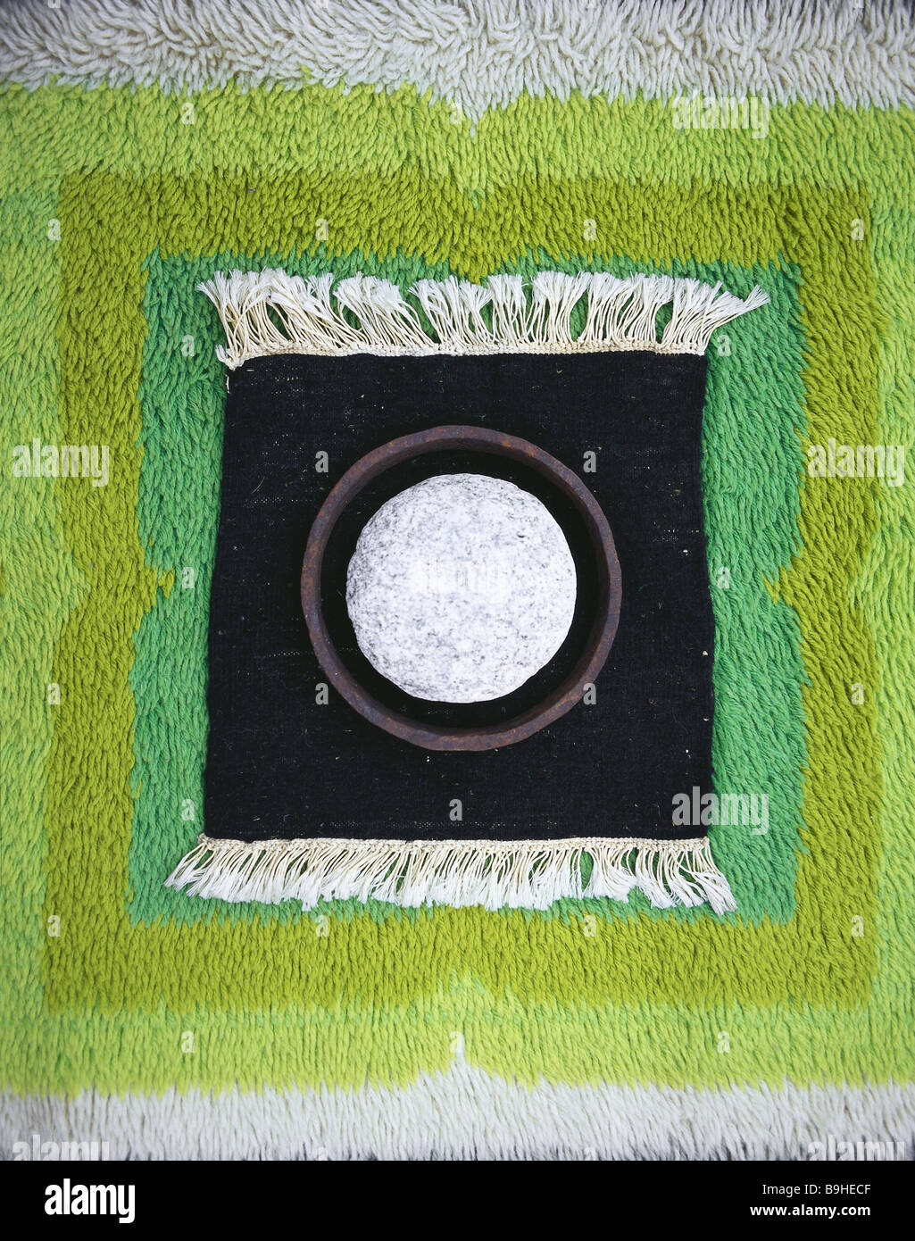 Carpet metal-ring stone round center center underground green black ...