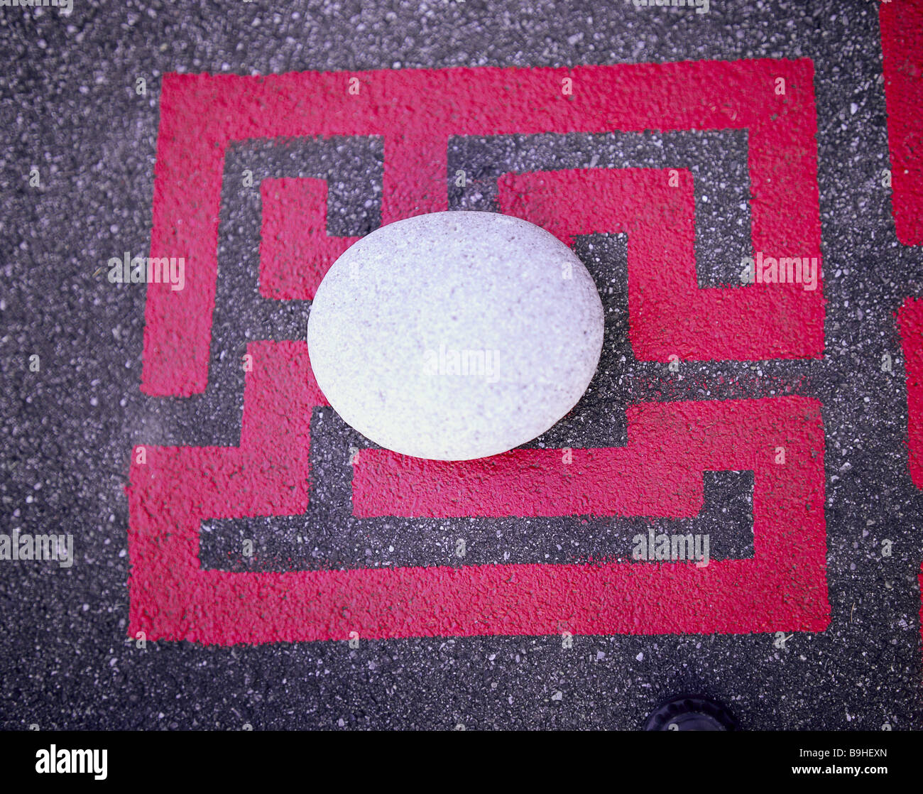 Stone asphalt pattern lines tar tar-surface meanders aufgemalt red ...