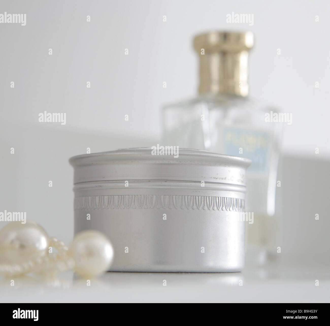 Perfume chain hi-res stock photography and images - Alamy