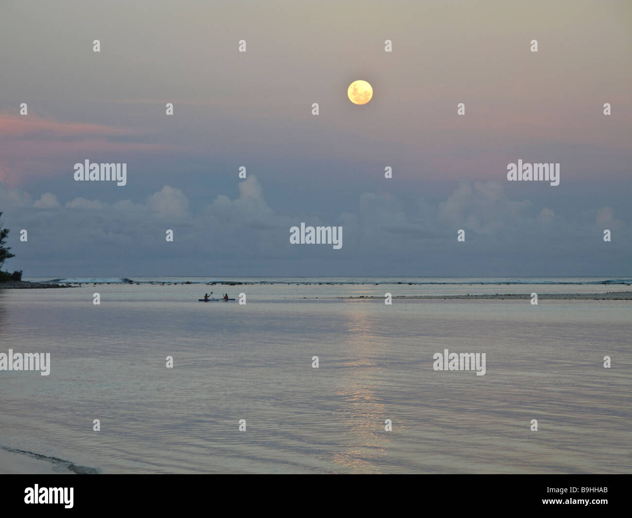 Moon over Muri Lagoon Rarotonga Cook Islands Stock Photo - Alamy