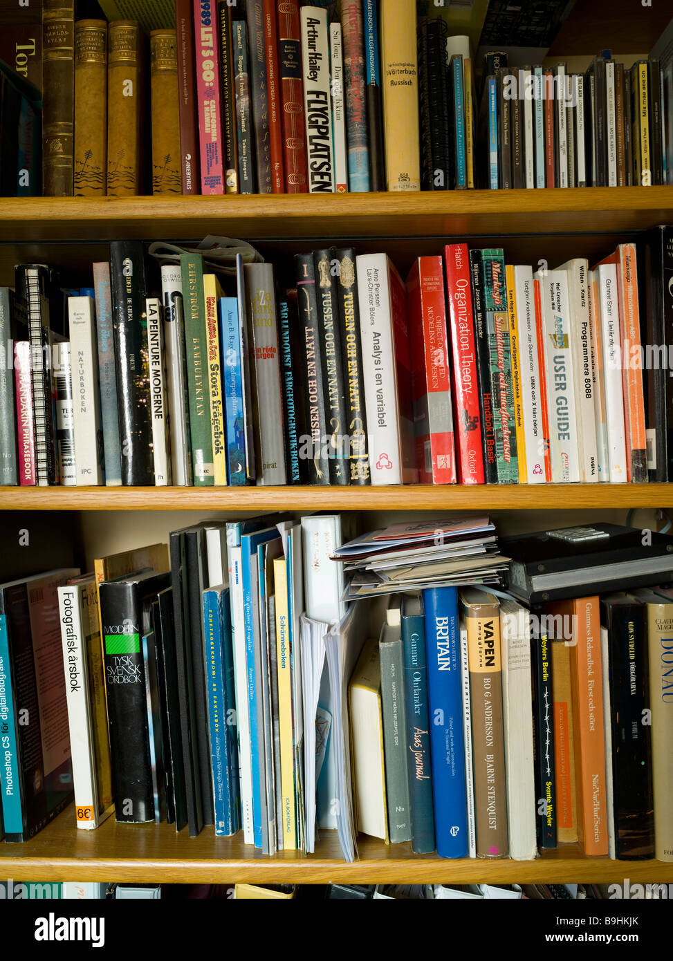 Oak bookshelf hi-res stock photography and images - Alamy