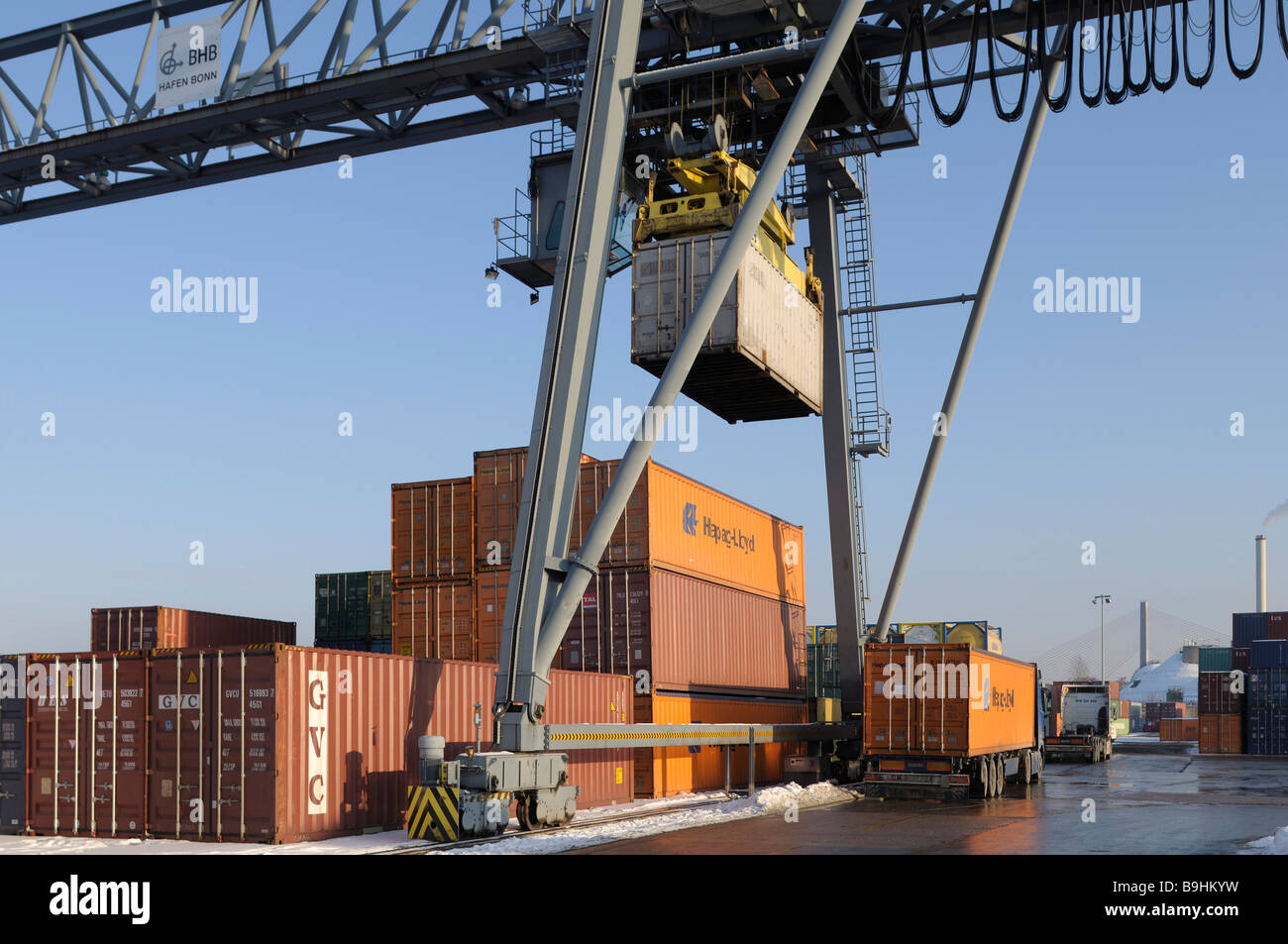 Intermodal handling hi-res stock photography and images - Alamy