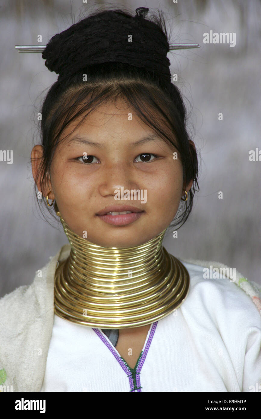 Thailand Chiang May padaung-tribe girl neck-jewelry traditionally ...