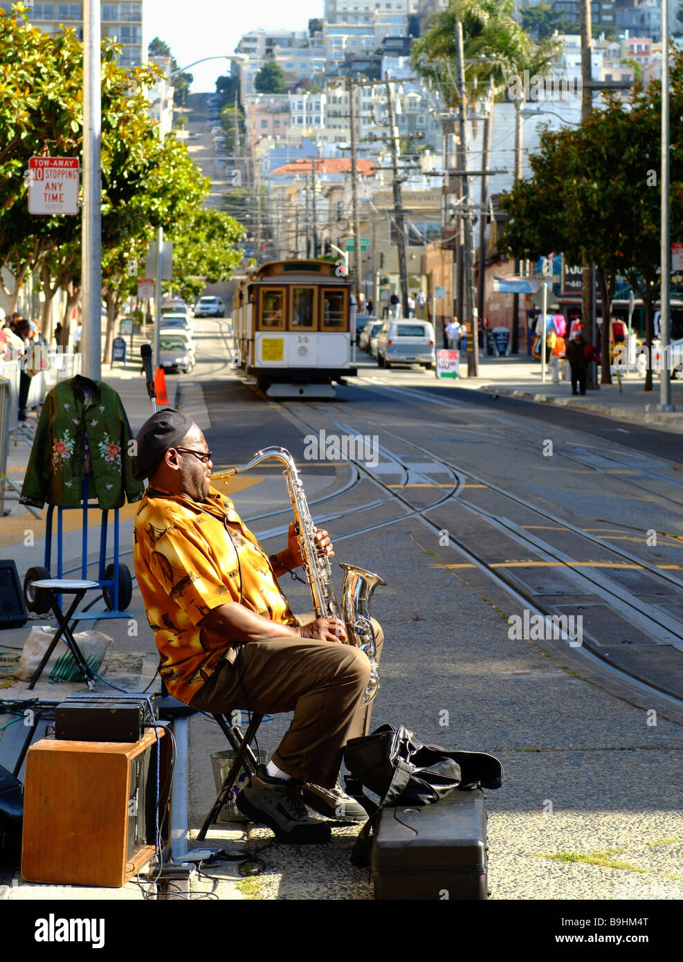 San francisco busker hi-res stock photography and images - Alamy