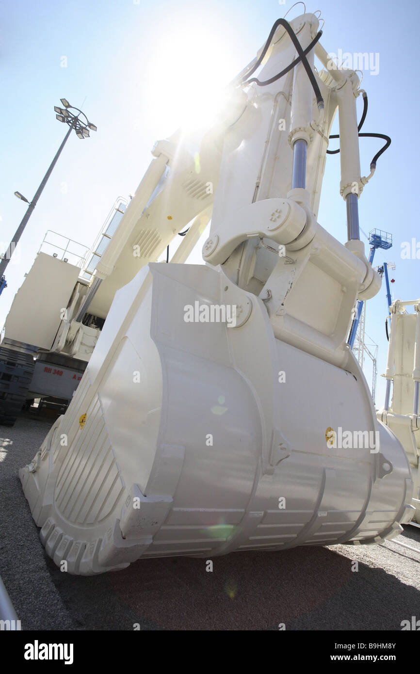 White excavators hi-res stock photography and images - Alamy