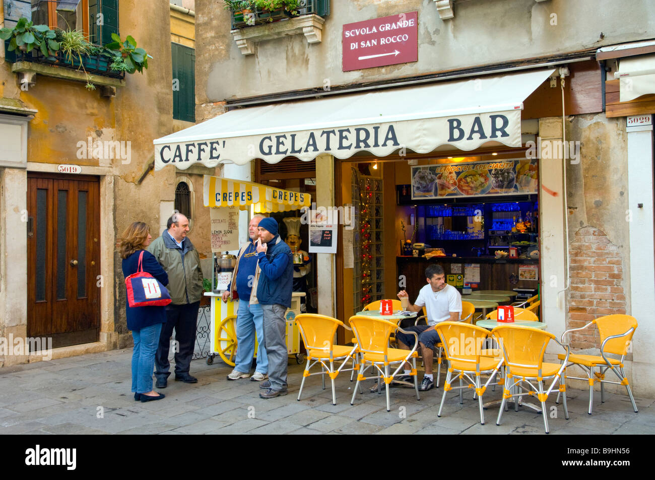 Italy venice street cafe hi-res stock photography and images - Alamy