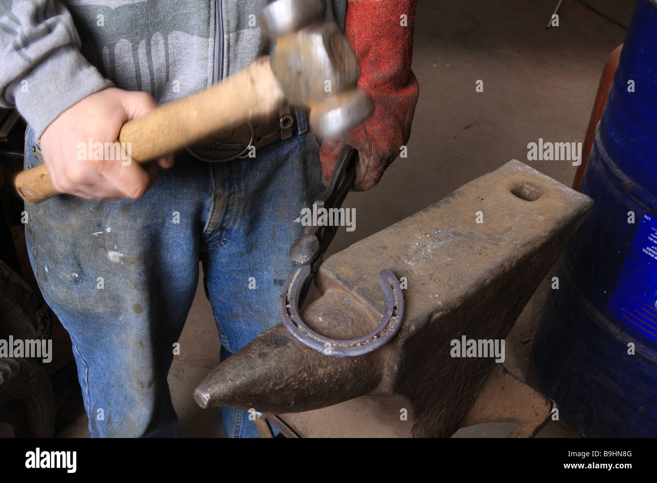 Farrier making horseshoes on his anvil Stock Photo - Alamy