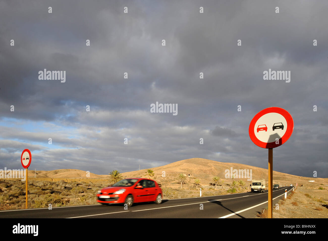 Cars passing sign High Resolution Stock Photography and Images - Alamy