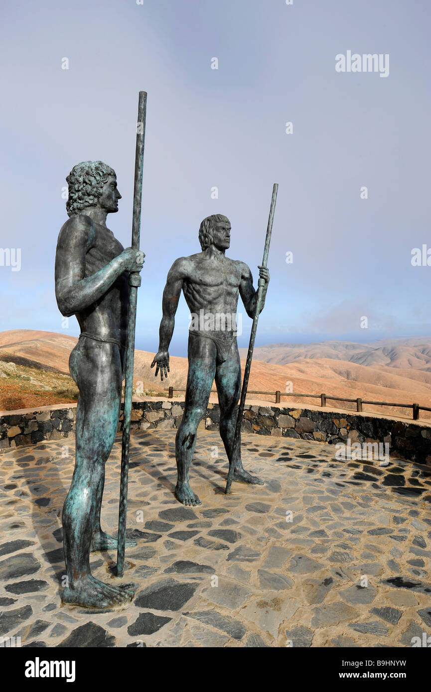 Life sized figures hi-res stock photography and images - Alamy