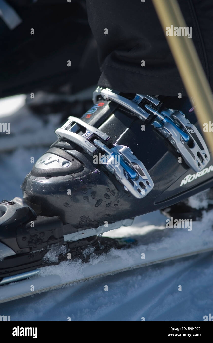 Ski bindings hi-res stock photography and images - Alamy