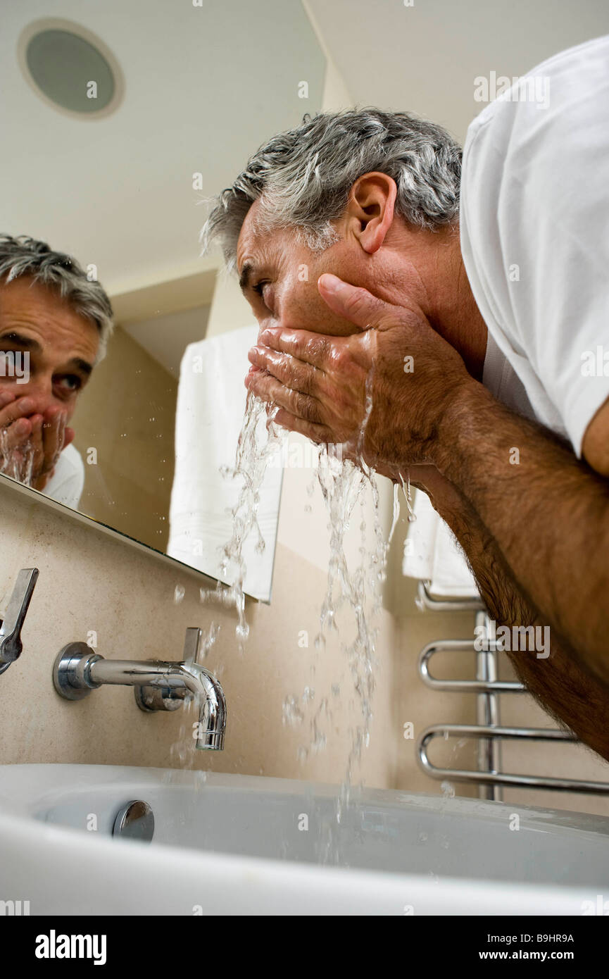 Man rinsing face hi-res stock photography and images - Alamy
