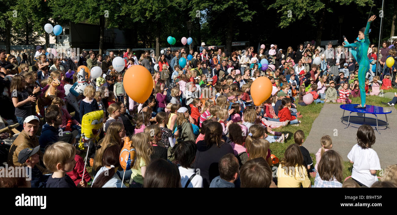 Children of circus hi-res stock photography and images - Alamy