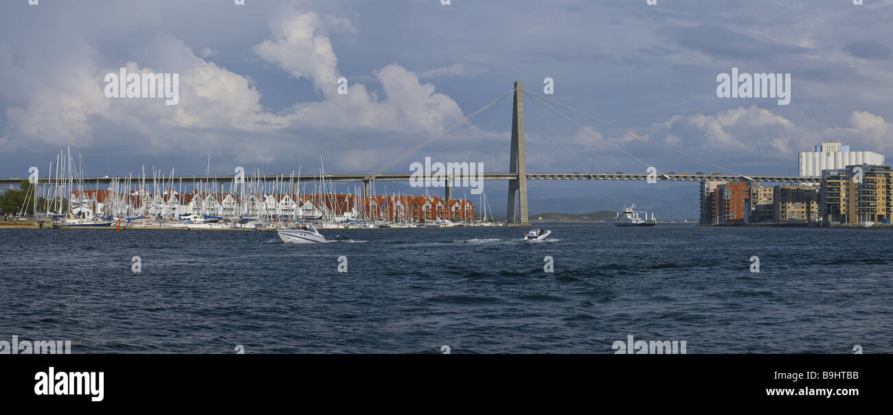Slant rope bridge hi-res stock photography and images - Alamy