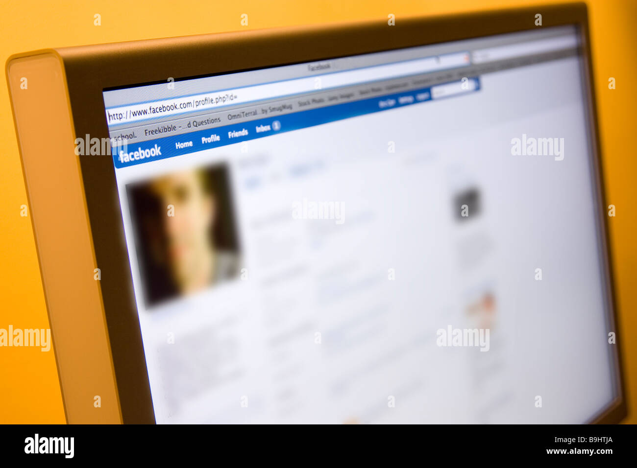 Website profile hi-res stock photography and images - Alamy