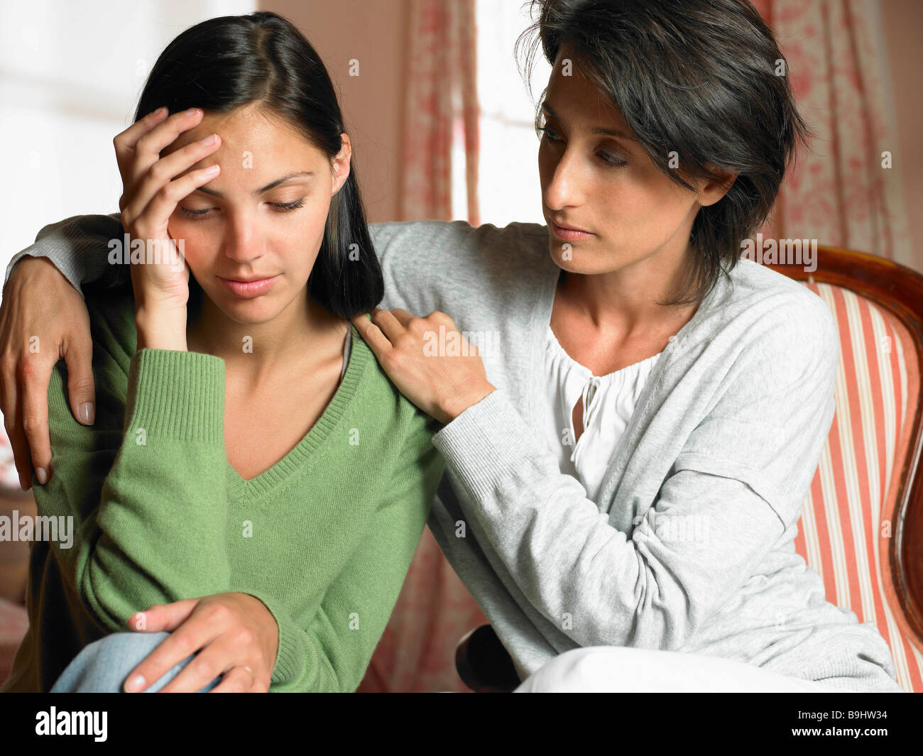 Woman supporting her friend Stock Photo - Alamy