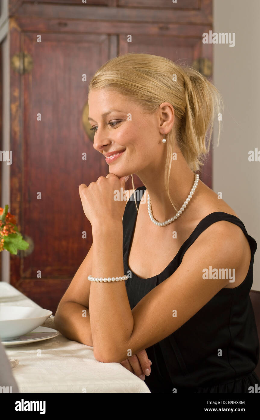 Dinner dresses hi-res stock photography and images - Alamy