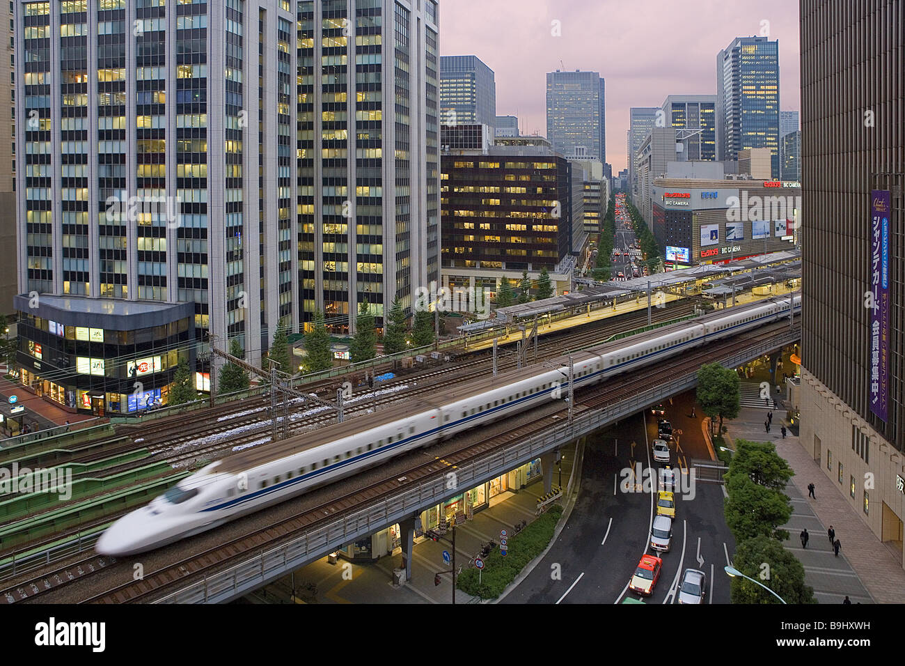Japan Honshu Tokyo Marunouchi District overview traffic express train ...
