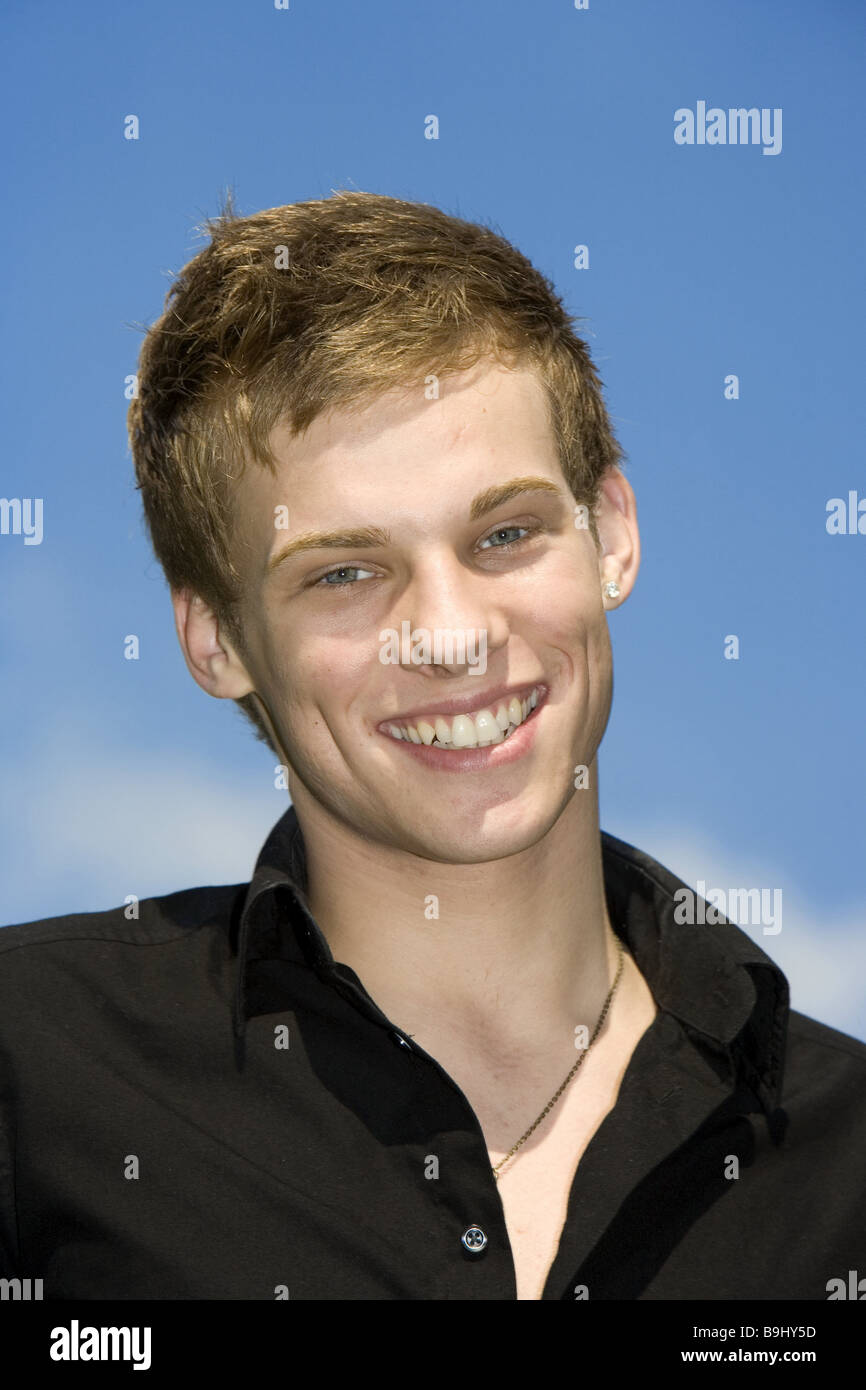 Man young smiling portrait people men's-portrait 20-30 years single ...