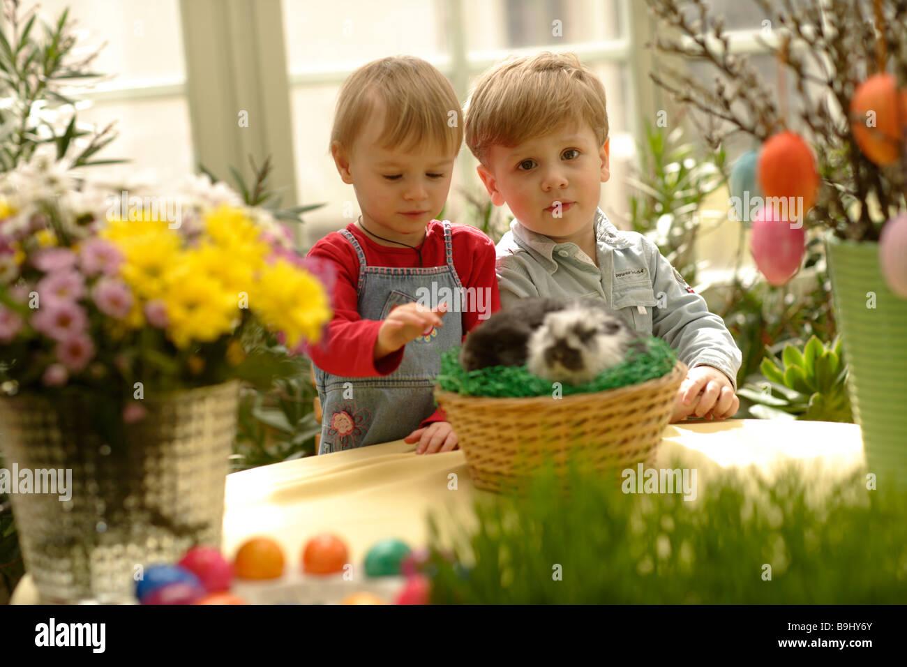 Boy girl easter eggs basket hi-res stock photography and images - Alamy