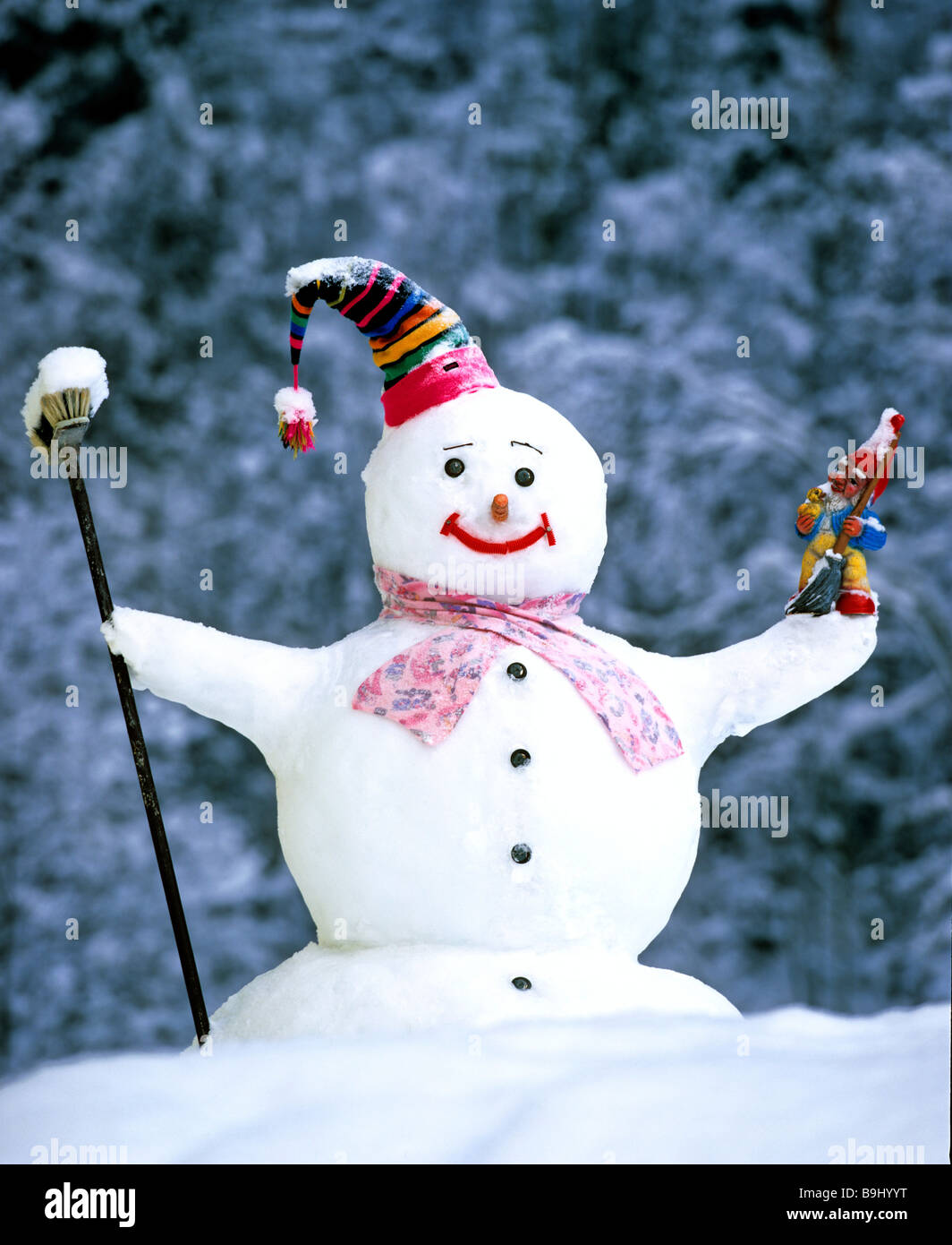 Snowman with hat hi-res stock photography and images - Alamy