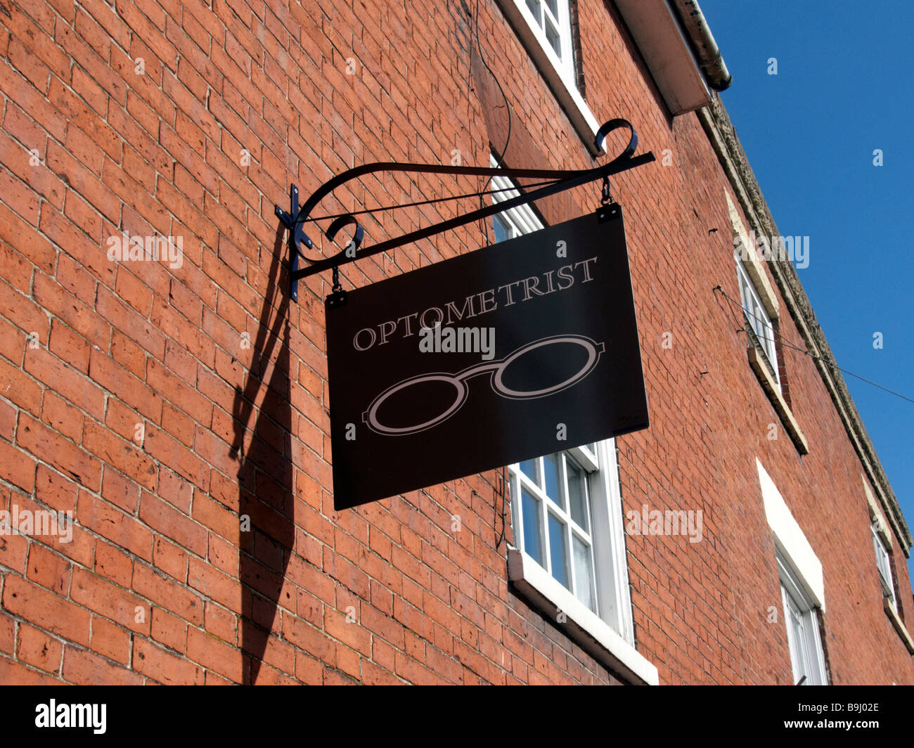 Optometrist sign hi-res stock photography and images - Alamy